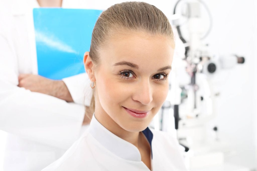 Ophthalmologist Vs Optometrist: Differences Explained – sightconnection