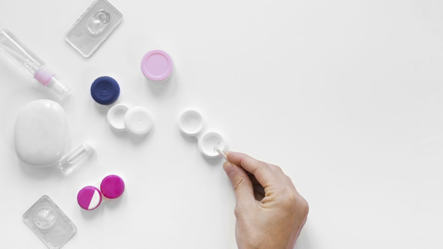 A Complete Guide For Beginners: How To Take Care Of Your Contact Lenses ...